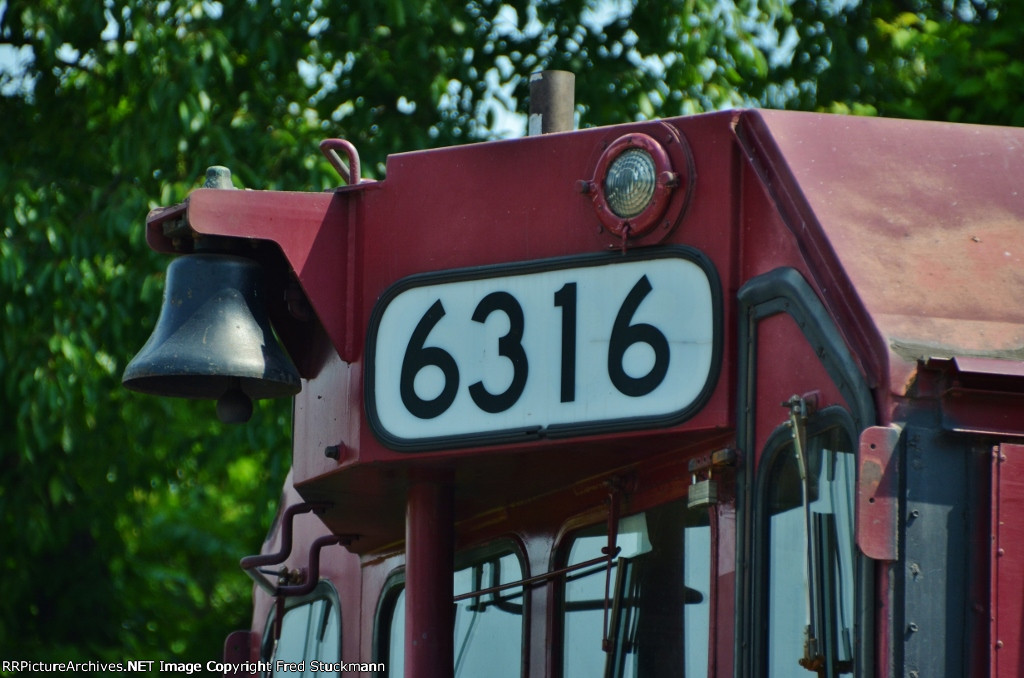 WE 6316 has a couple of interesting features.